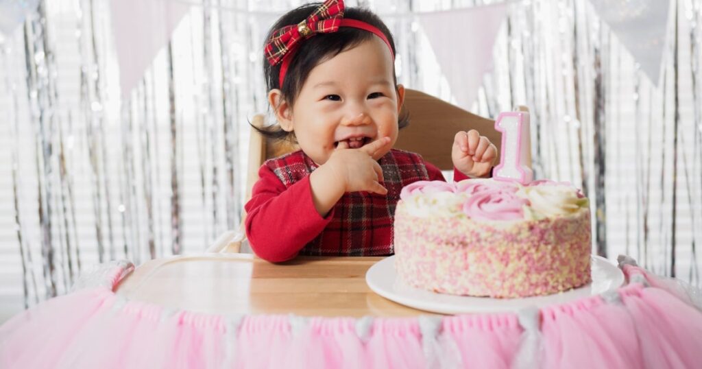 ᐅ Bébé de 12 mois - Jalons de développement, croissance, alimentation, etc.